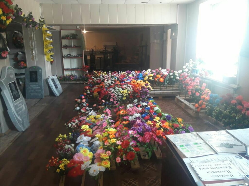 Heykel ve mezarlık taşı üreticileri Skorb, Sverdlovskaya oblastı, foto