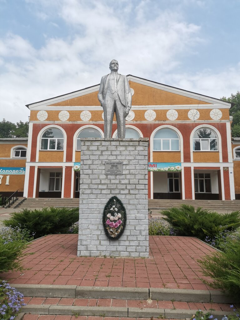 Anıt, heykel Памятник В. И. Ленину, Belgorodskaya oblastı, foto