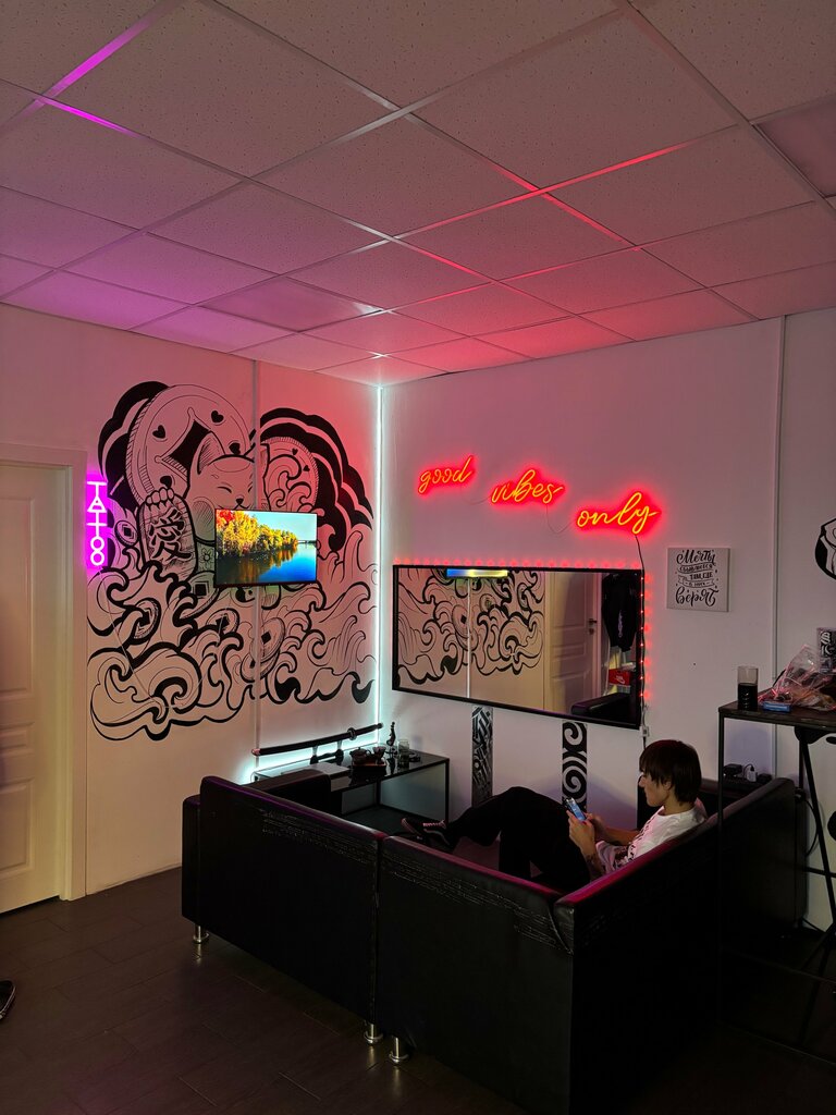 Dövmeciler Wave and Dagger, Voljski, foto