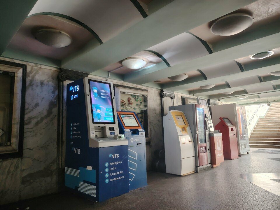 ATM'ler Vtb Bank ATM, Bakü, foto
