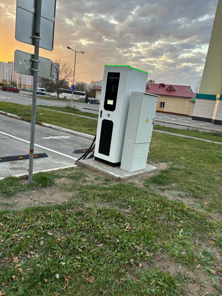 Elektrikli oto şarj istasyonları Станция зарядки электромобилей, Mozyr, foto