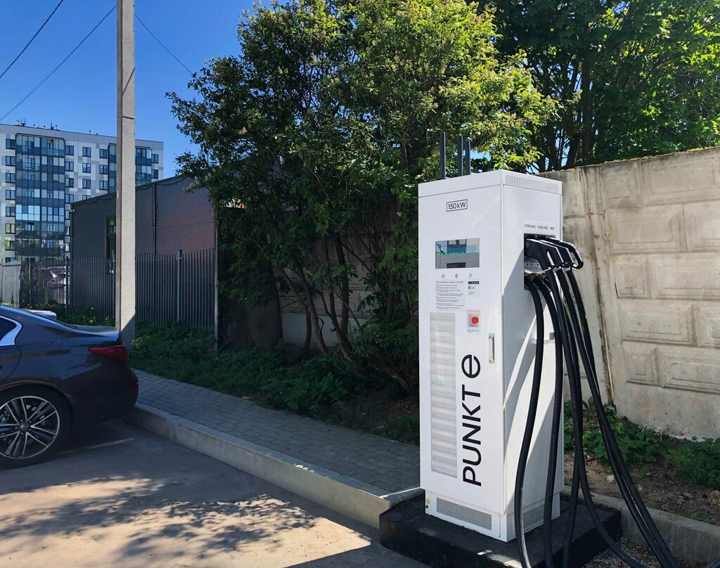 Elektrikli oto şarj istasyonları Punkt E, Gatchina, foto