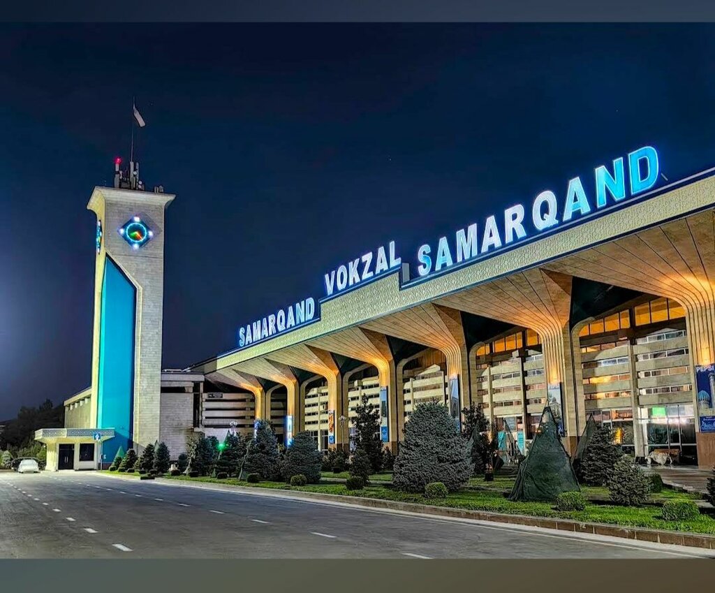 Tren garları Navoi Railway Station, Nevai, foto