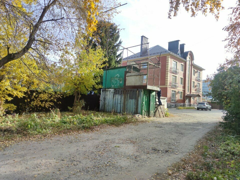 Kuşlar için büyük kafes Aviary, Ulyanovsk, foto