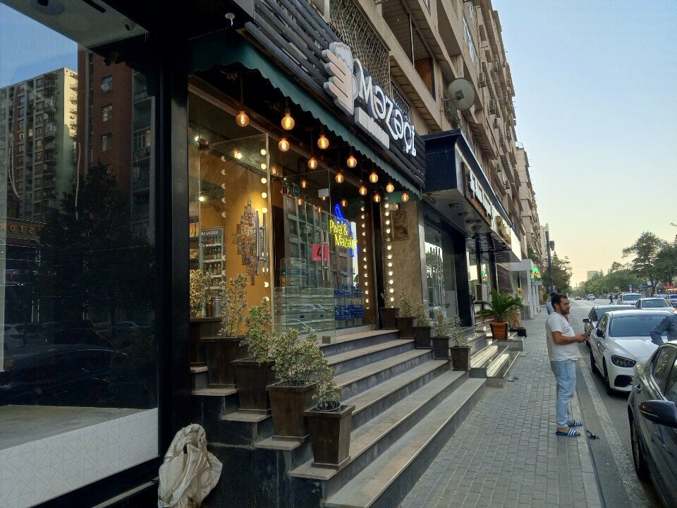 Bira dükkanı Məzəçi, Bakü, foto