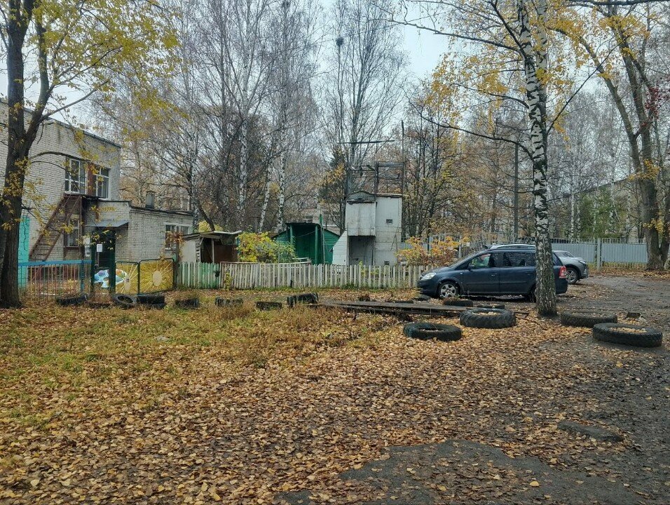 Kuşlar için büyük kafes Aviary , Ulyanovsk, foto