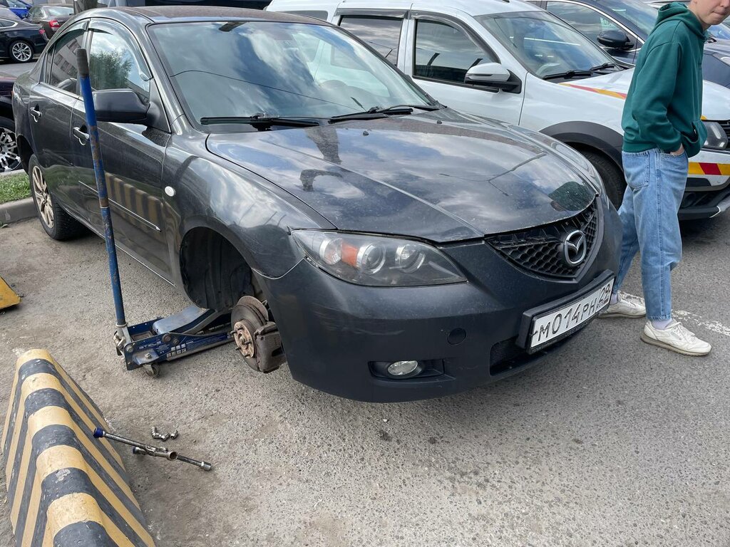 Oto lastik tamiri Tire service, Moskova, foto