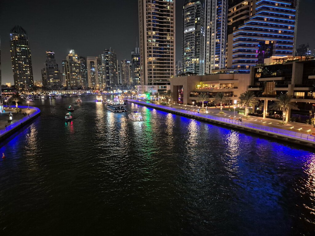 Konut blokları Liv Marina, Dubai, foto