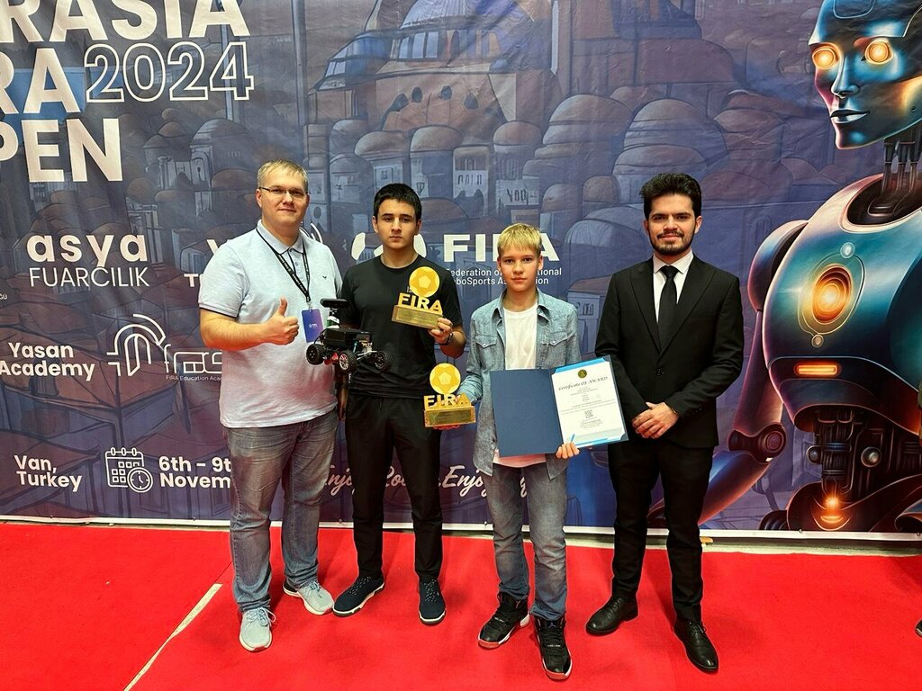 Çocuk ve gençlik merkezleri Академия Робозум, Çeliabinsk, foto