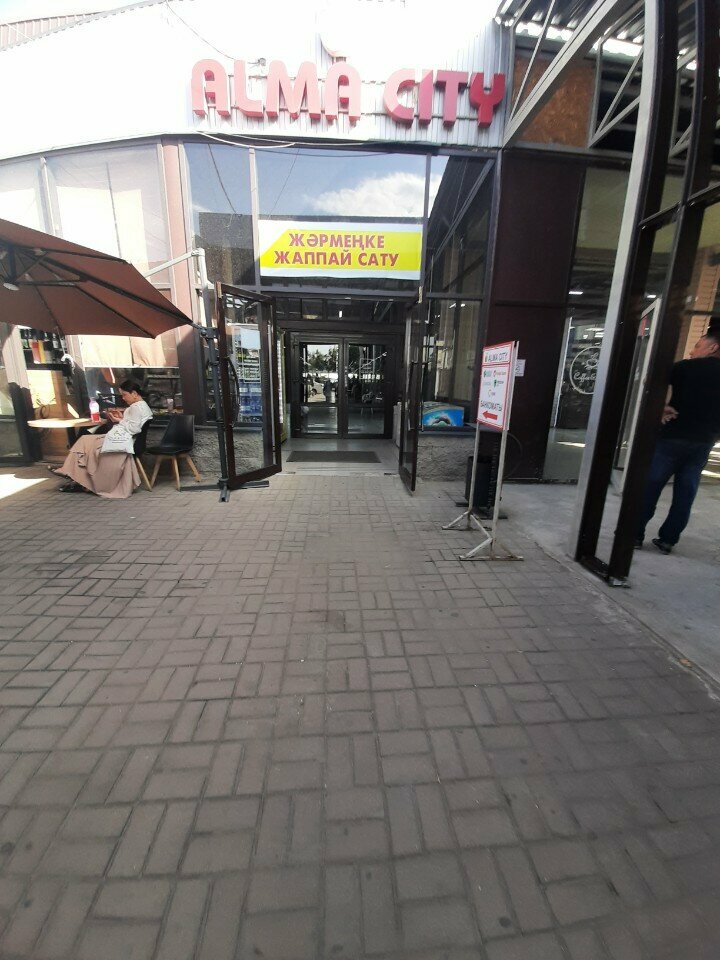 Çanta ve valiz mağazaları Korea Town, Almatı, foto