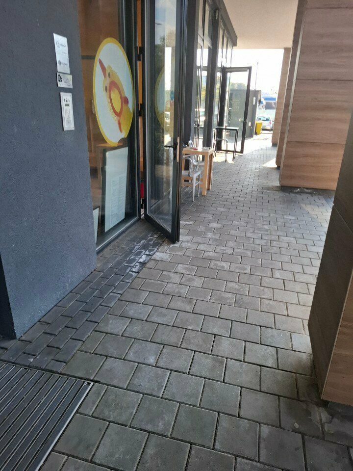 Fast food Screaming Chicken Nbg, Belgrad, foto