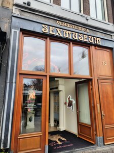 HALİL (Damrak No:18, Amsterdam), müzeler ve sanat galerileri  Amsterdam'dan