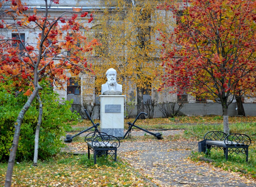 Anıt, heykel А.Н. Крылов, Alatyr, foto
