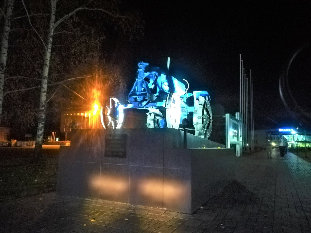Teknoloji anıtı Трактор, Ulyanovskaya oblastı, foto