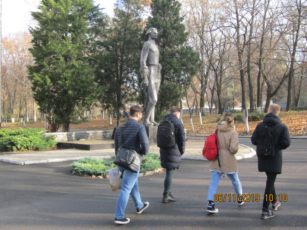 Anıt, heykel М. Горький, Donetsk, foto