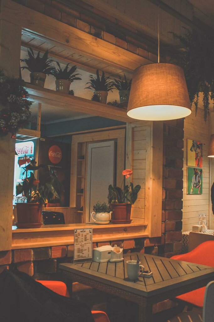 Kahve dükkanları Mama Lena “Coffee & Croissants”, Aluşta, foto