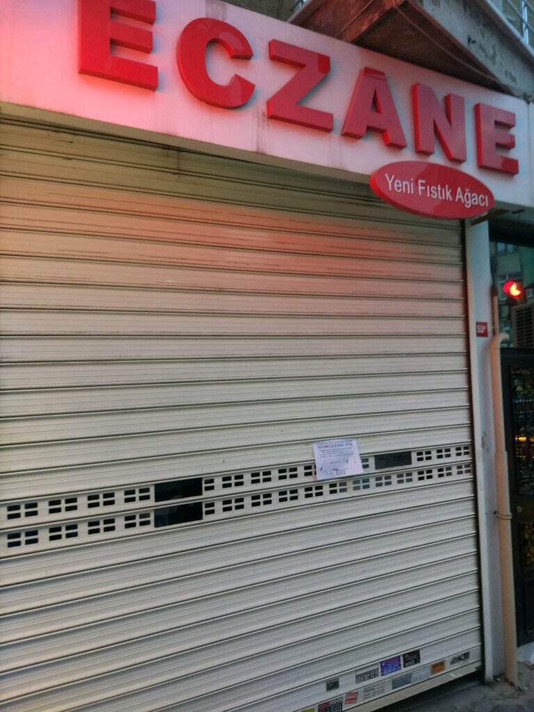 Eczaneler Yeni Fıstık Ağacı Eczanesi, İstanbul, foto