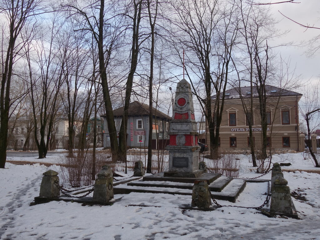 Anıt, heykel Братская могила красноармейцев, Ustugna, foto