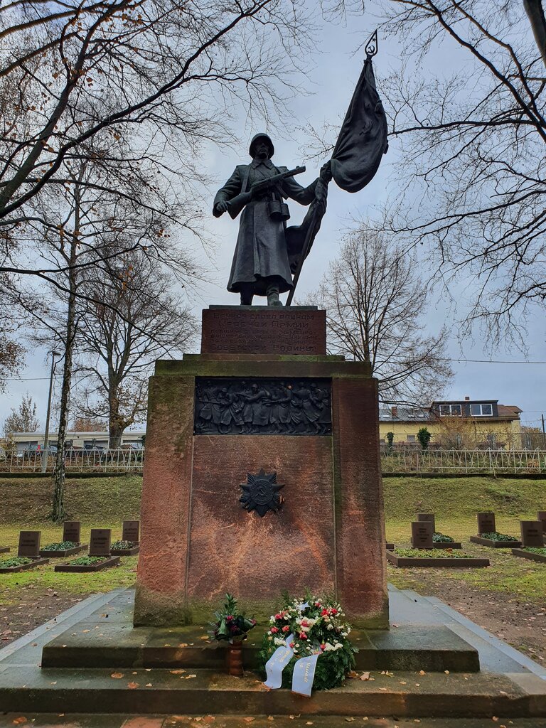Mezarlıklar Sowjetischer Ehrenfriedhof, Freiberg, foto