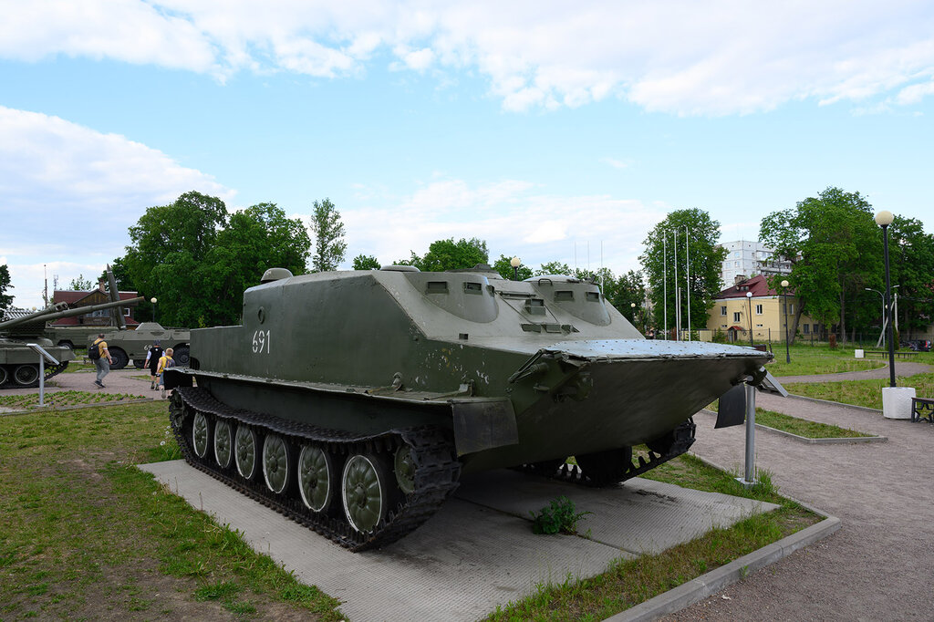 Teknoloji anıtı Многоцелевой транспортёр-тягач лёгкий бронированный, Luga, foto