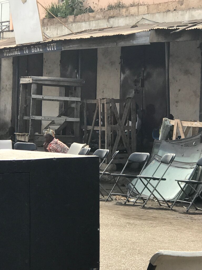 Otomobil yedek parçaları Benz City, Akra, foto