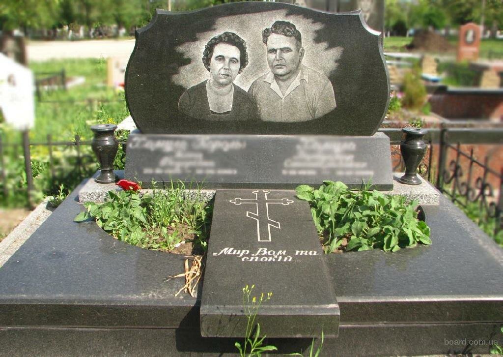 Heykel ve mezarlık taşı üreticileri Granit-Vitebsk, Vitebsk, foto