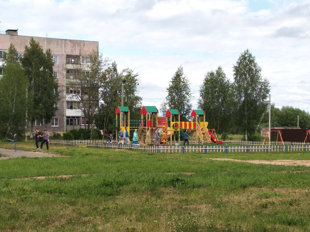 Oyun alanı Playground, Yaroslavskaya oblastı, foto