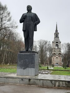 В.И. Ленин (Tver Region, Ostashkov, ulitsa Volodarskogo), anıt, heykel  Ostashkov'dan