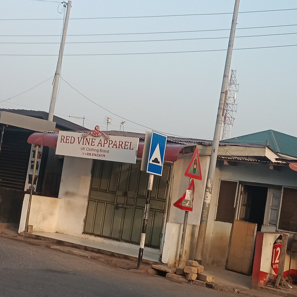 Giyim mağazası Red Vine Apparel, Akra, foto