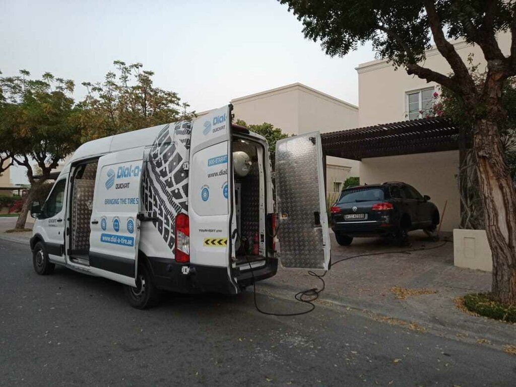 Jant ve lastikçiler Bridgestone Official Distributor Uae, Dubai, foto