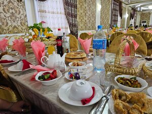 Xamro Bobo (Kashkadarya Region, Karshi District, Chaman mahalla fuqarolar yigʻini, Qarshi-Shahrisabz Yoʻli koʻchasi, 5/73), restoran  Karşı'dan
