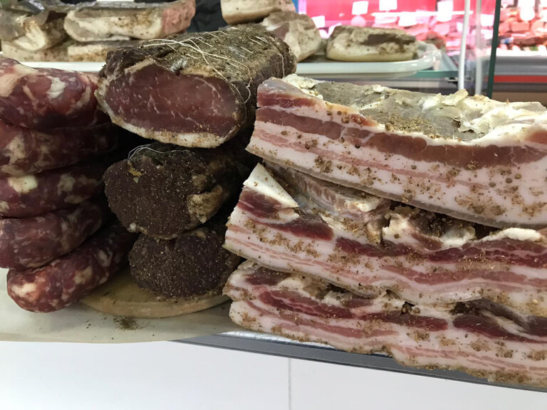 Kasap, şarküteri Salo & Meat, Lida, foto