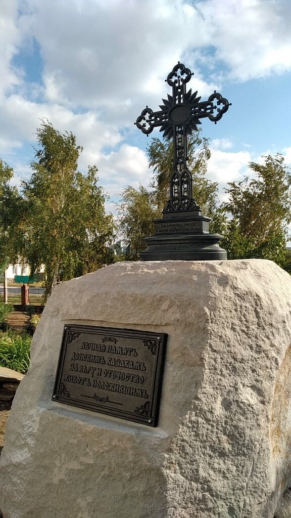 Heykel ve mezarlık taşı üreticileri Cast iron cross, Novoçerkassk, foto