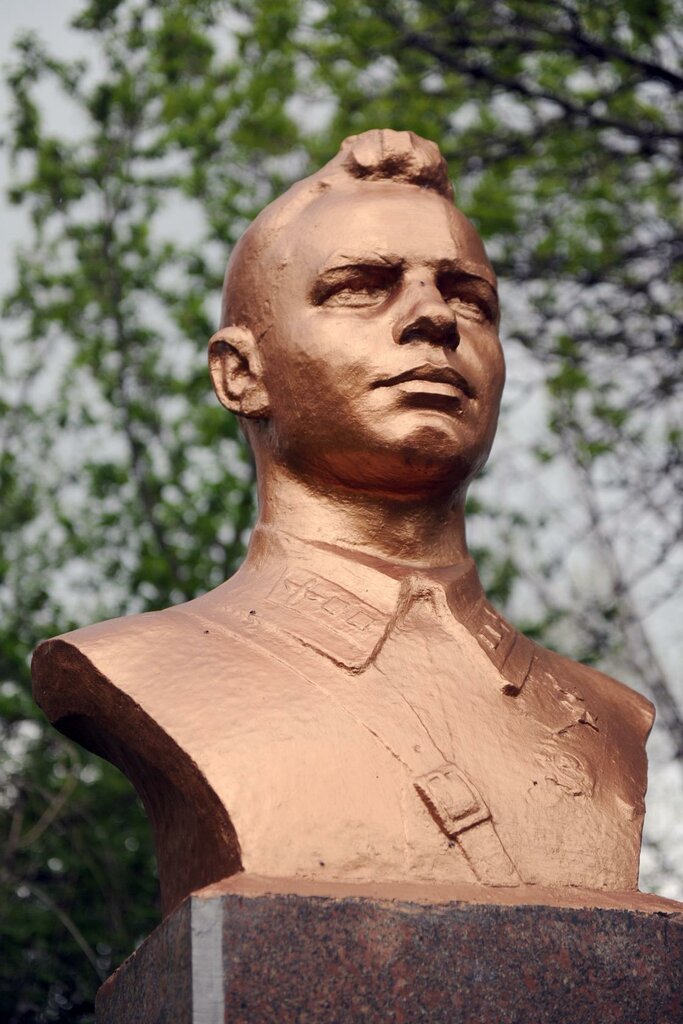 Anıt, heykel Алексей Васильченко, Krasnyi Luch, foto