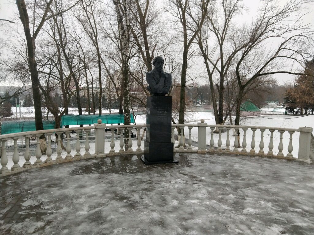 Anıt, heykel Н.П. Огарёв, Saransk, foto