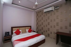 Oyo 22079 Hotel Blueberry (State of Haryana, Faridabad District, Faridabad, NIT 1), otel  Faridabad'dan