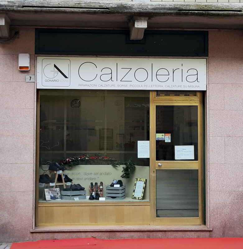 Hediyelik eşya mağazaları Calzoleria Nonne, Lombardiya, foto