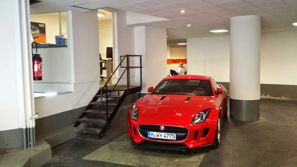 Kamyon ve ağır vasıta satış ve servis firmaları Sixt location de voiture Paris 7, Paris, foto