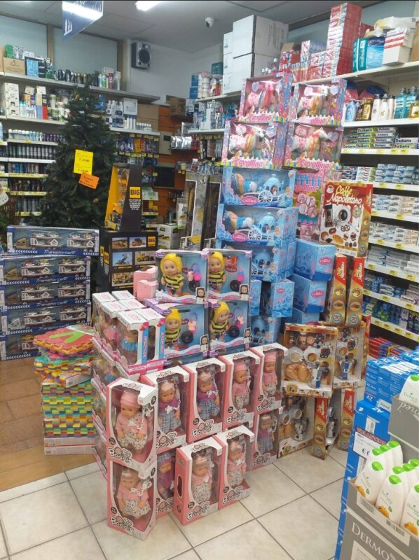 Yapay çam ağaçları ve süsleri Silvia Home, Sicilya, foto