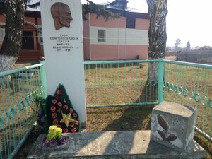 Захоронение Героя Советского Союза Волкова Михаила Евдокимовича (Novosibirsk Region, Kyshtovskiy rayon, selo Verkh-Tarka), anıt, heykel  Novosibirskaya oblastından