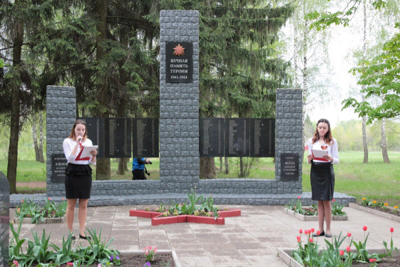 Anıt, heykel Братская могила советских воинов, погибших в 1943 г., Orlovskaya oblastı, foto