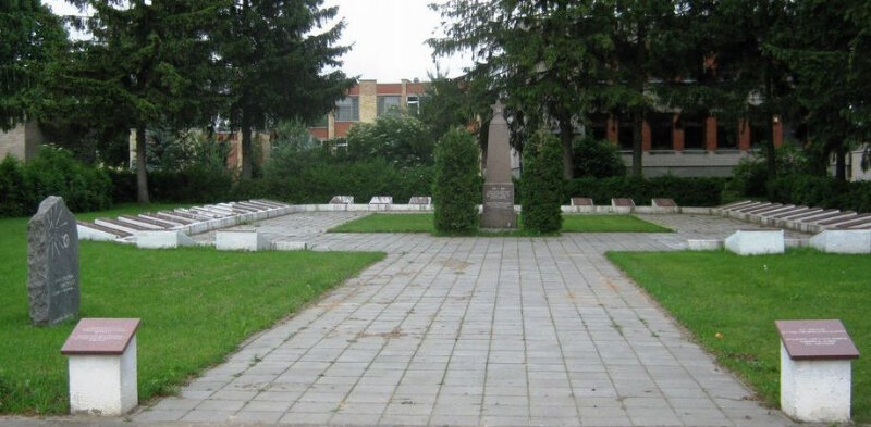 Anıt, heykel Воинское захоронение, Panevezys Vilayeti, foto