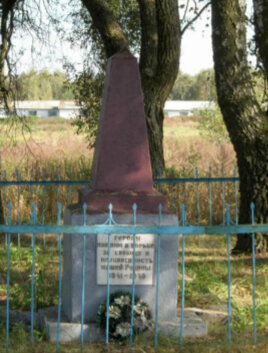 Anıt, heykel Братская могила, Mogiliovskaya oblastı, foto