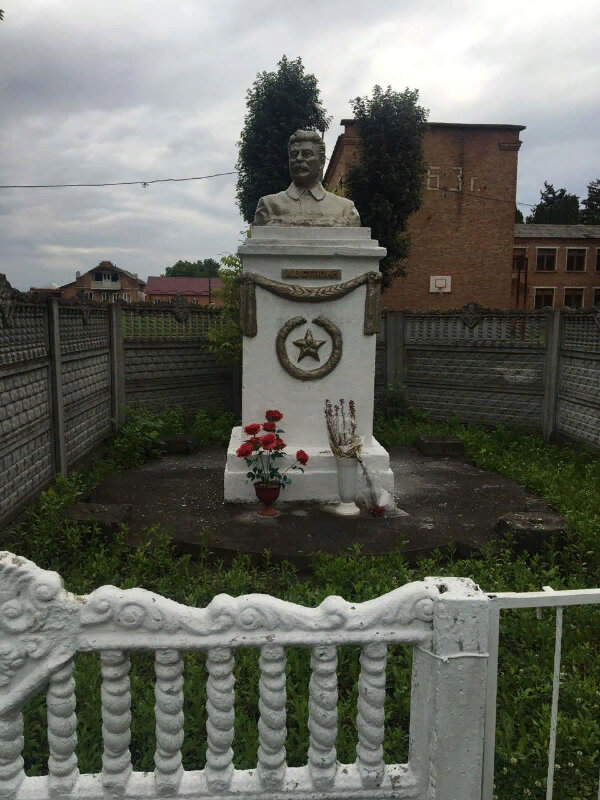 Anıt, heykel Бюст И.В. Сталина, Ardon, foto