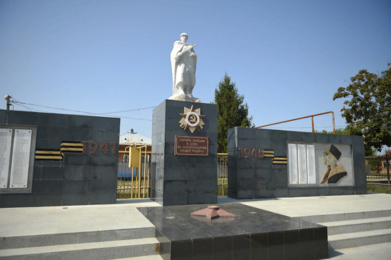 Anıt, heykel Мемориал Великой Отечественной войны, Adıge Cumhuriyeti, foto
