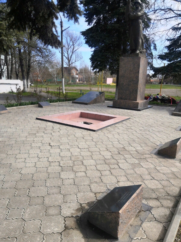 Anıt, heykel Героям-комсомольцам, Rostovskaya oblastı, foto