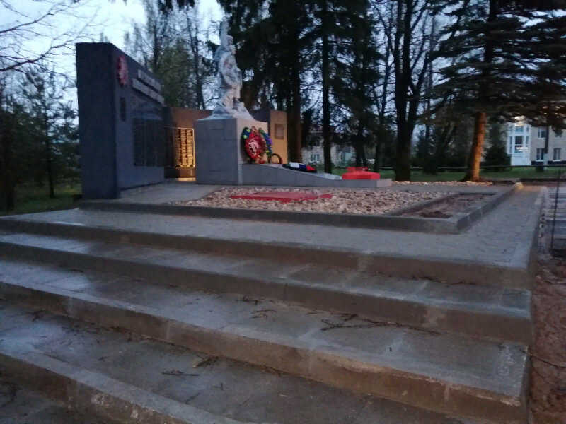 Anıt, heykel Братская могила № 5, Smolenskaya oblastı, foto