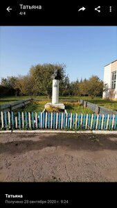 Бюст Героя Советского Союза В.П. Хазова (Ulyanovsk Region, Surskiy rayon, Astradamovskoye selskoye poseleniye, selo Bolshoy Kuvay), anıt, heykel  Ulyanovskaya oblastından