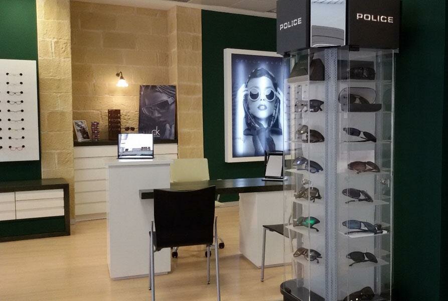 Optik Óptica Mahen, Galisya, foto