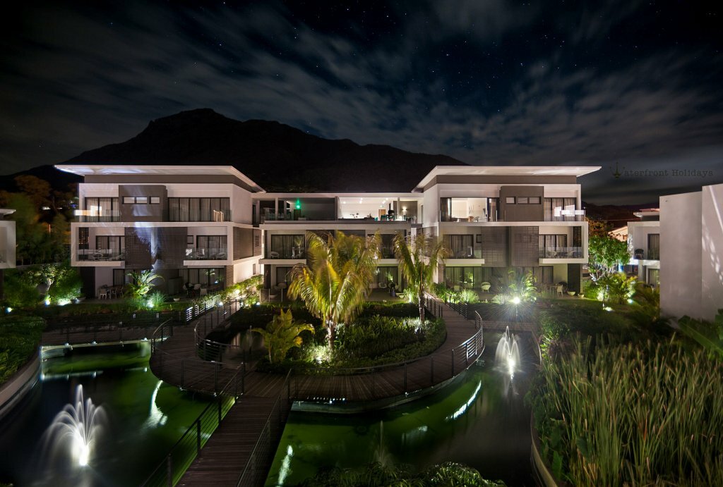 Otel Latitude Luxury Beachfront Complex, Dünya, foto
